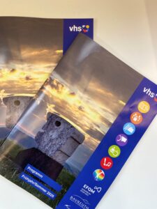 vhs-Programmheft Frühjahr/Sommer 2025 - RW21 Stadtbibliothek